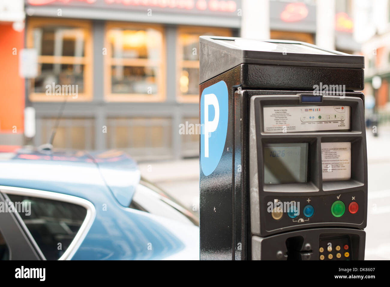 Paid parking space and payment machine Stock Photo - Alamy
