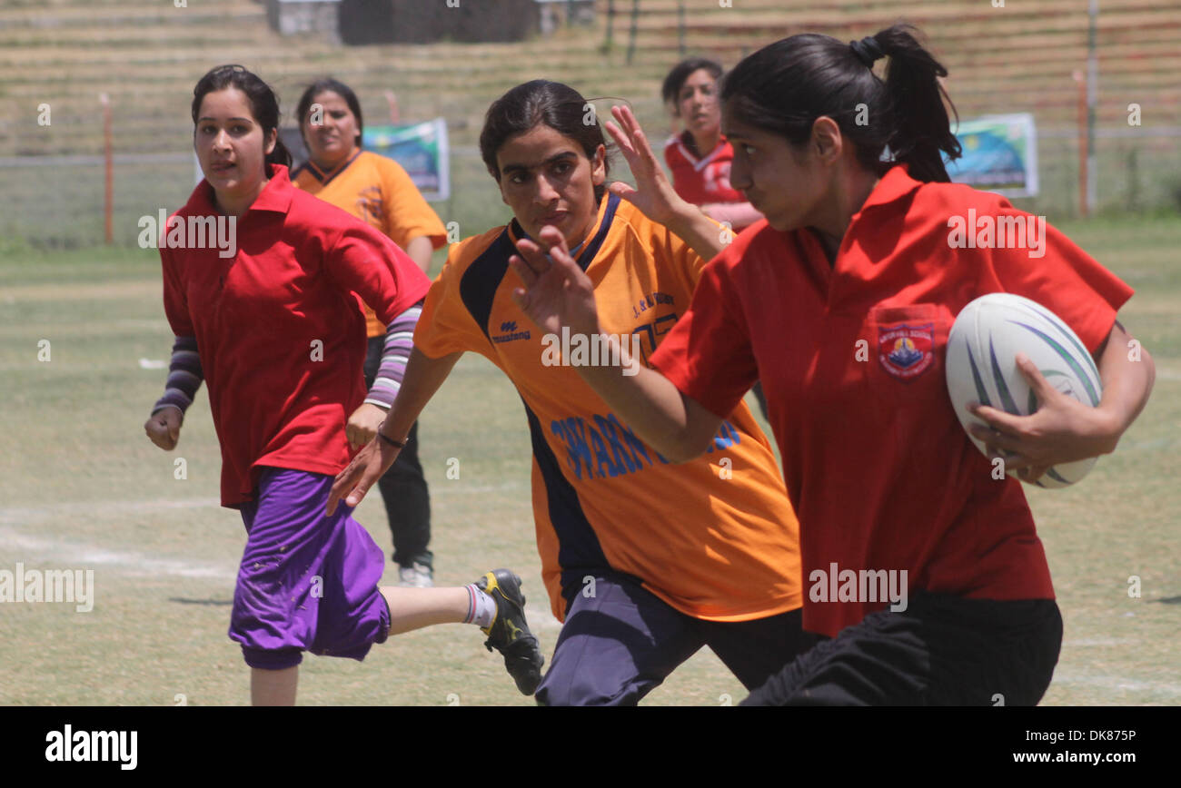 Jul 11, 2011 - Srinagar, Kashmir, India - Kashmiri muslim School girls ...