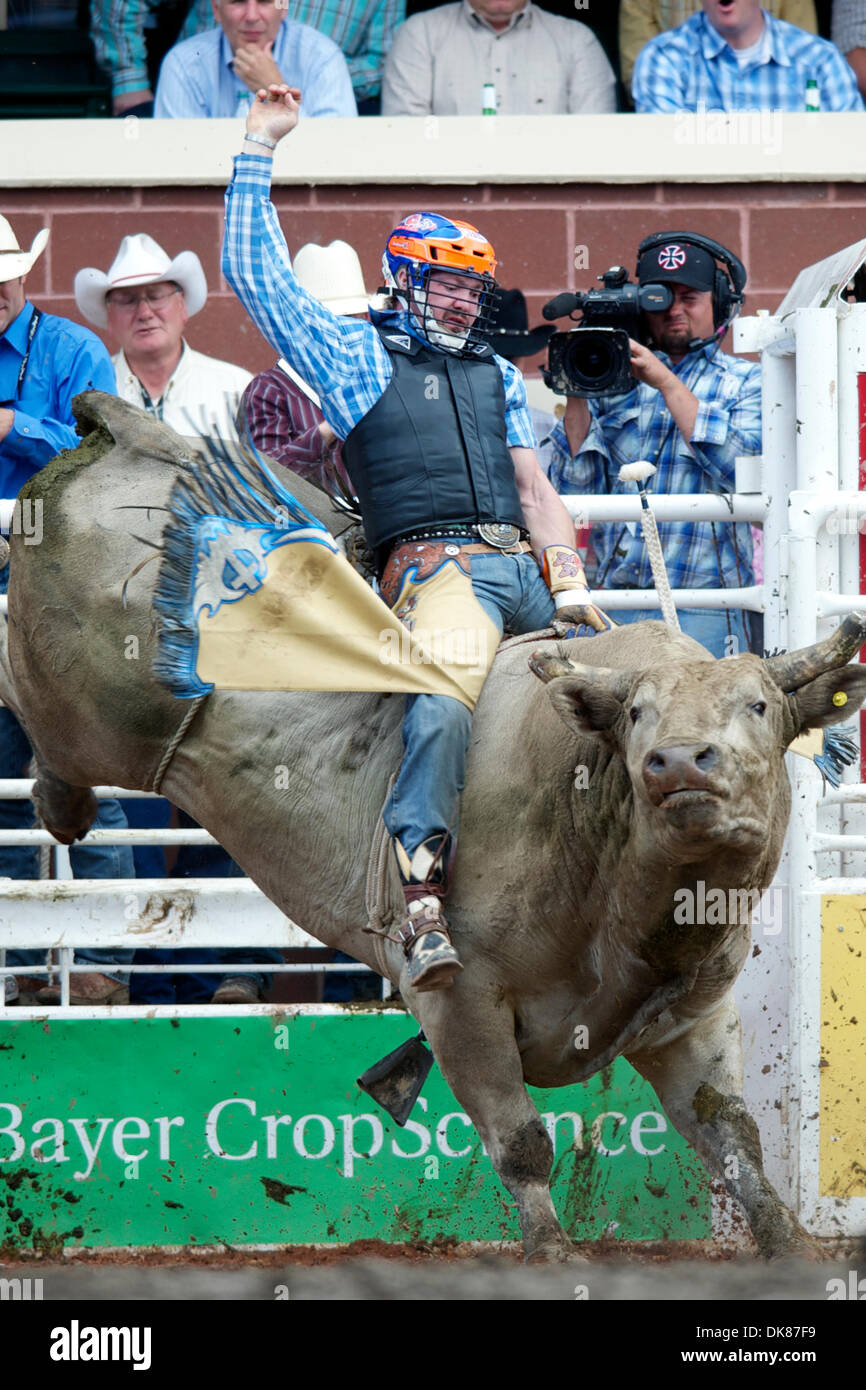 Bull rider at calgary stampede hi-res stock photography and images - Alamy