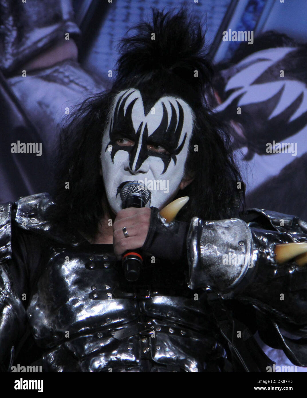 Gene Simmons Motley Crue And KISS Announce Their Co-Headlining Tour Los ...