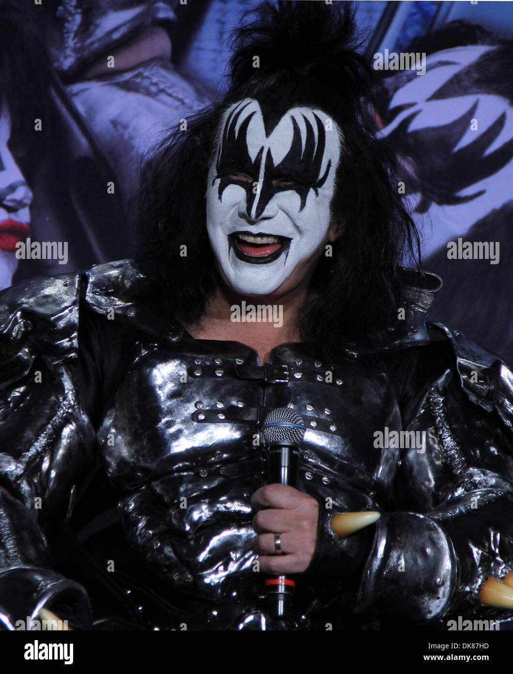 Gene Simmons Motley Crue And KISS Announce Their Co-Headlining Tour Los ...