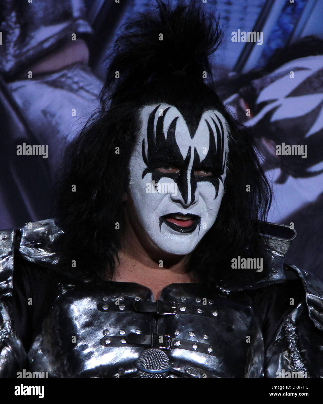 Gene Simmons Motley Crue And KISS Announce Their Co-Headlining Tour Los ...