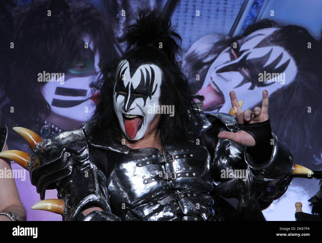 Gene Simmons Motley Crue And KISS Announce Their Co-Headlining Tour Los ...