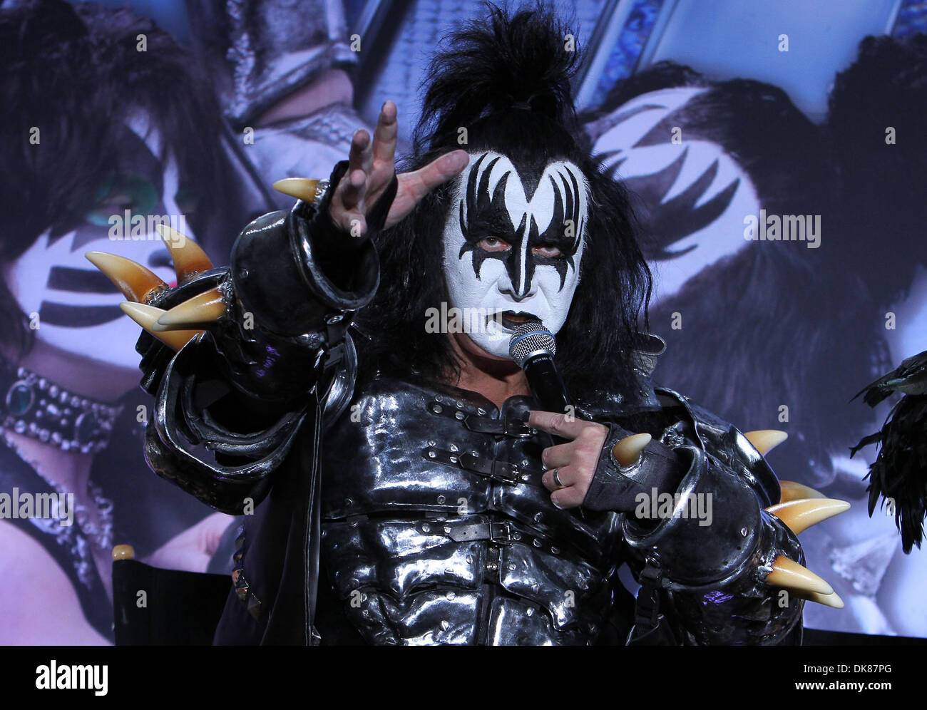 Gene Simmons Motley Crue And KISS Announce Their Co-Headlining Tour Los ...