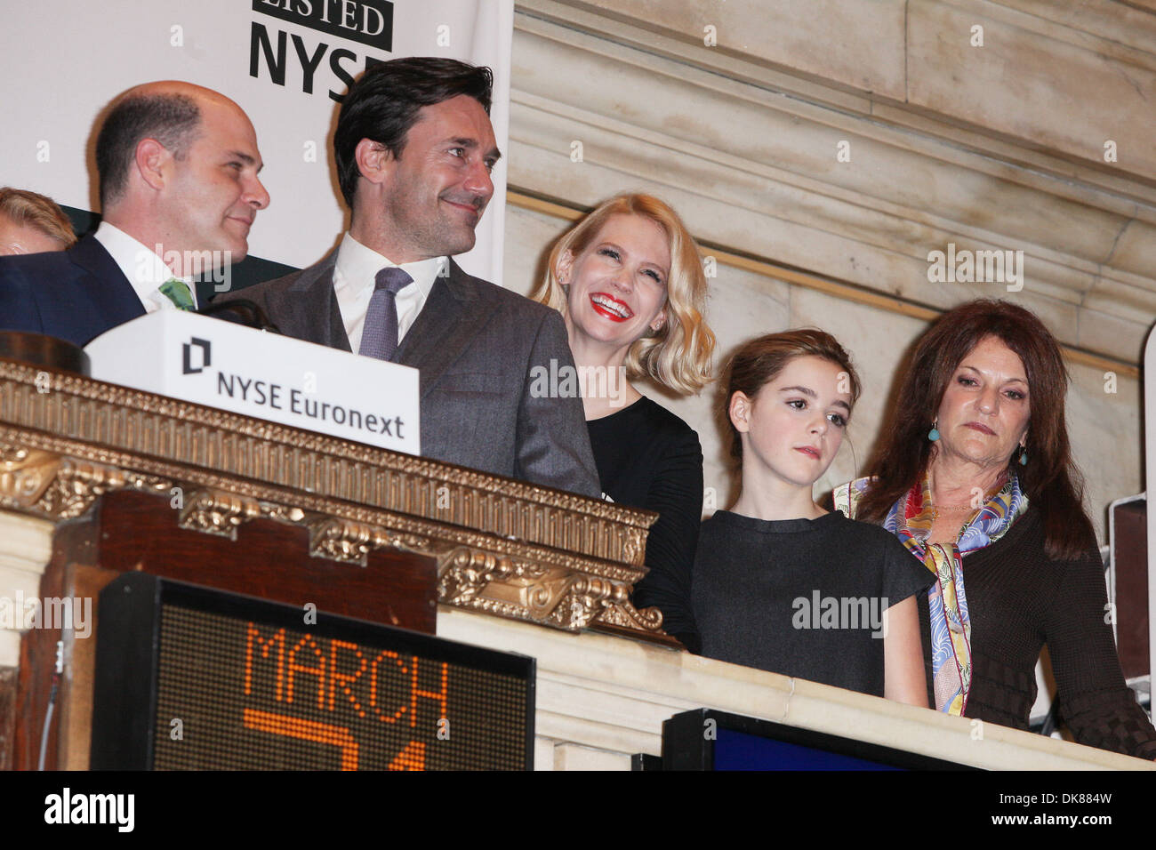 Kiernan shipka and jon hamm hi-res stock photography and images - Alamy