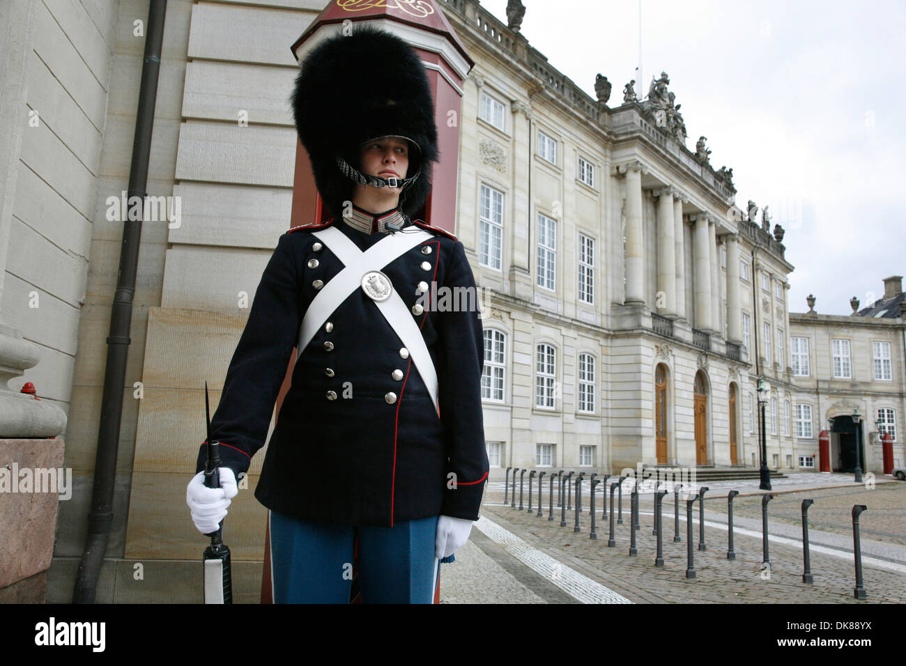 Royal guard amalienborg palace hi-res stock photography and images - Alamy