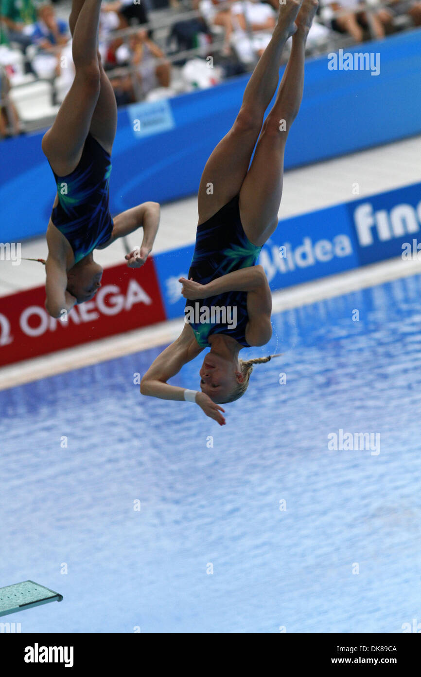 Twist dive hi-res stock photography and images - Alamy