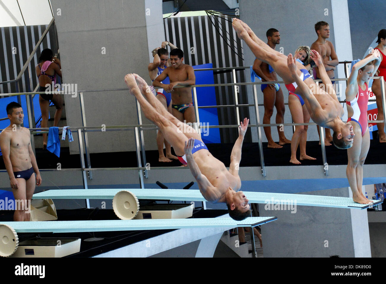 Synchronized divers hi-res stock photography and images - Alamy