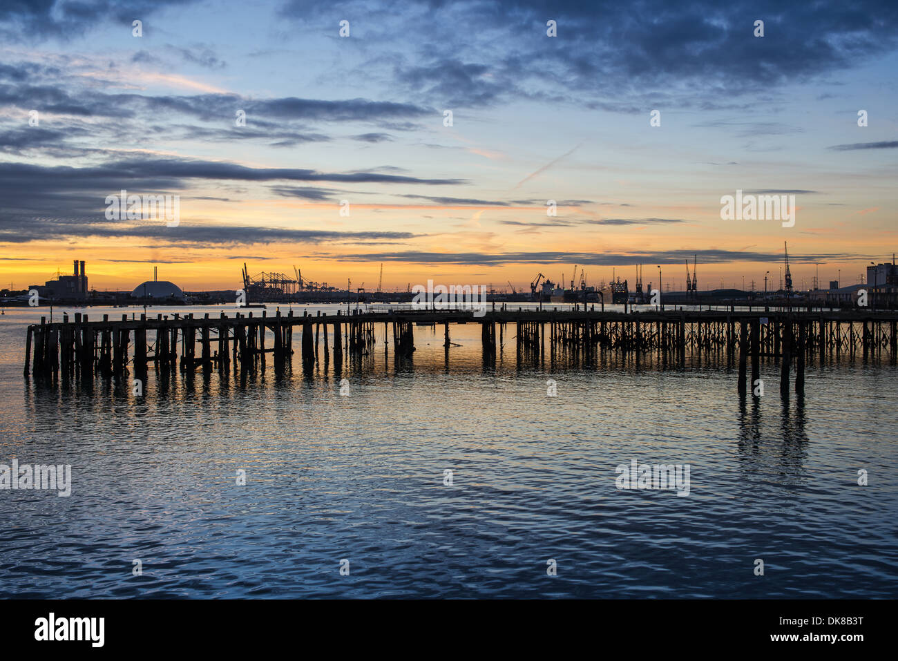 Old southampton docks hi-res stock photography and images - Alamy