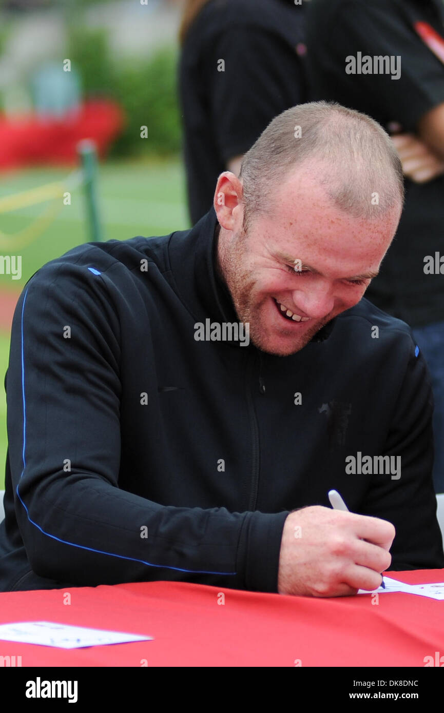 Wayne rooney manchester united 2011 hi-res stock photography and images ...