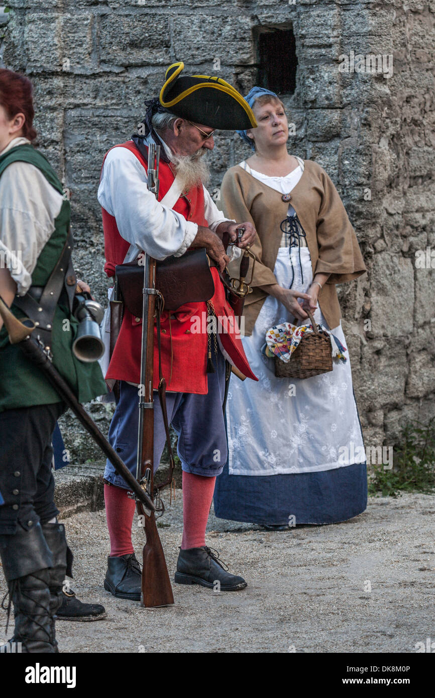 Actors in uniform hi-res stock photography and images - Alamy
