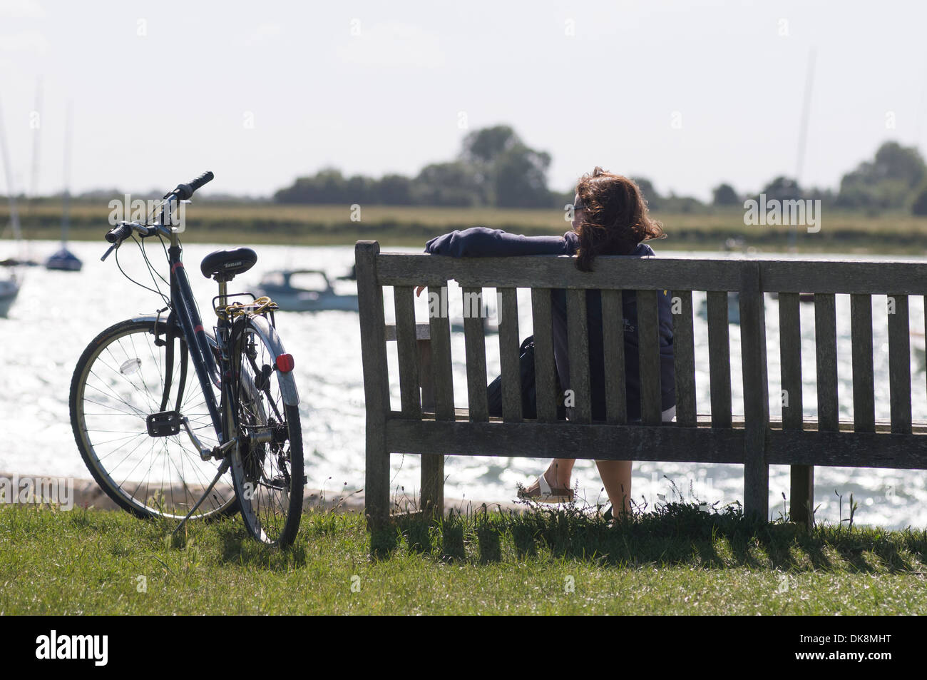 Sits bench hi-res stock photography and images - Alamy