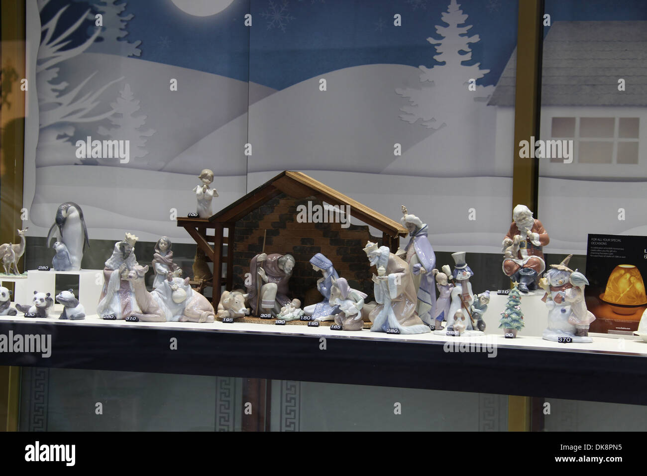 Nativity scene in store window hi-res stock photography and images - Alamy