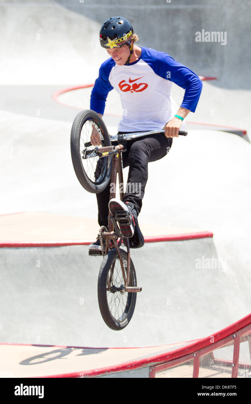 July 30, 2011 - Los Angeles, California, U.S - Dennis Enarson competes ...