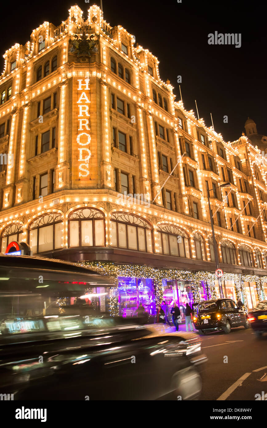 Harrods store front hi-res stock photography and images - Alamy