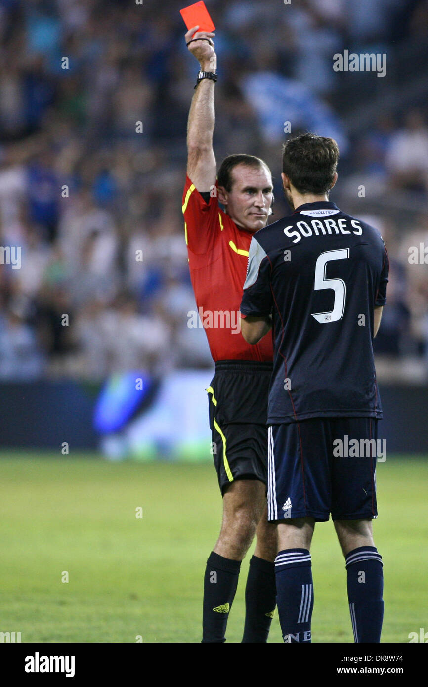 July 30, 2011 - Kansas City, Kansas, U.S - Referee Terry Vaughn gives ...