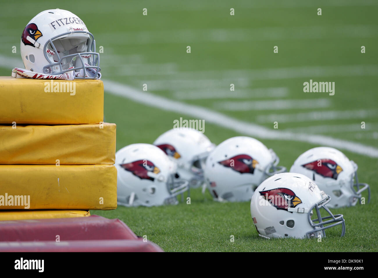 Nfl helmet practice hi-res stock photography and images - Alamy