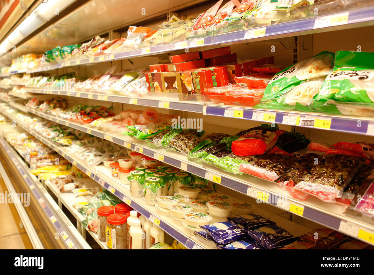 food in supermarket Stock Photo - Alamy