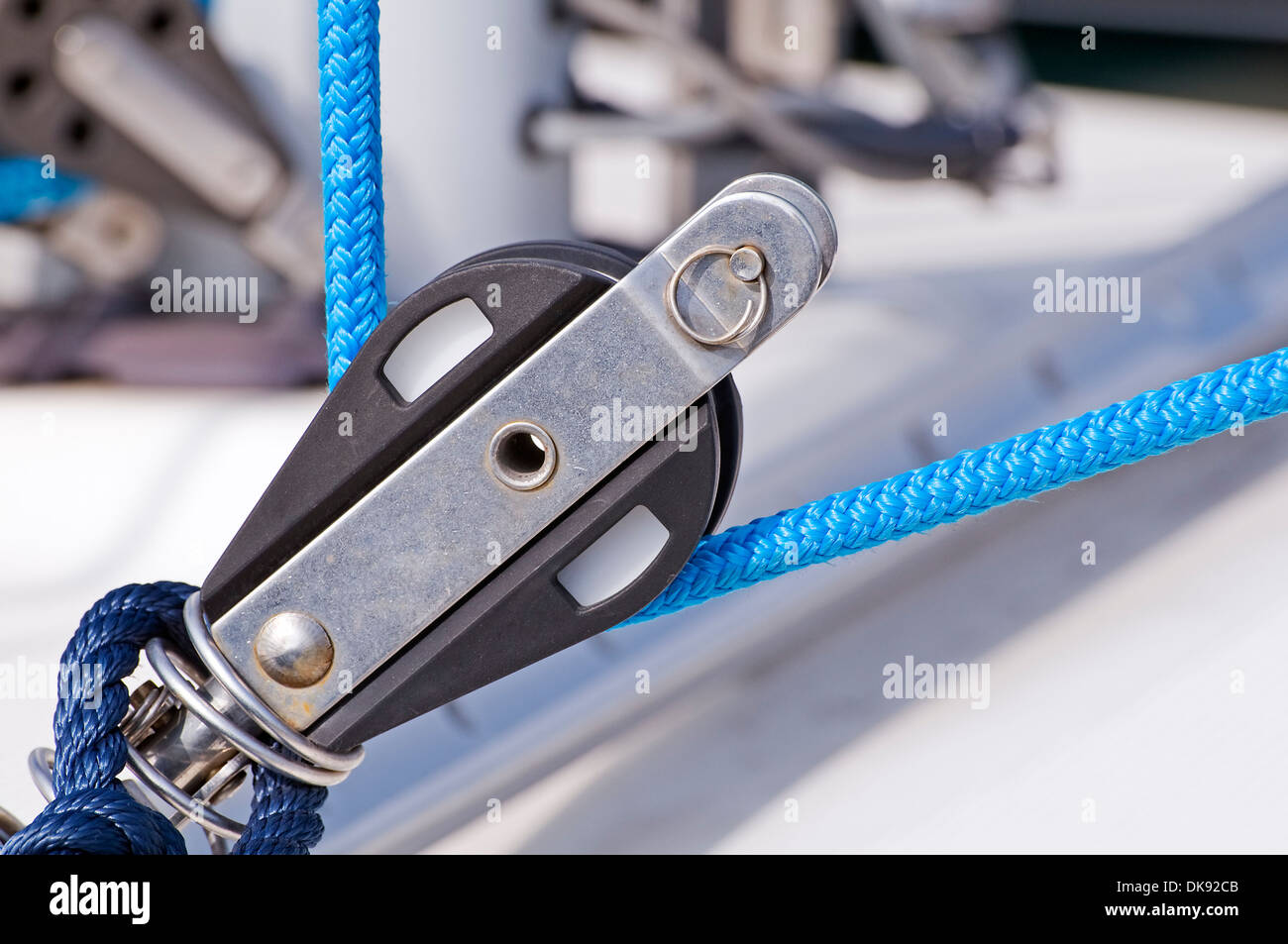 Pulley and rope hi-res stock photography and images - Alamy