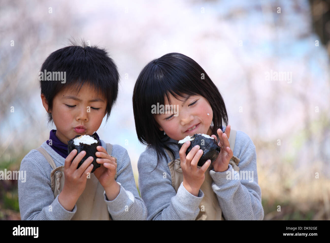 Japanese kids in the countryside Stock Photo - Alamy