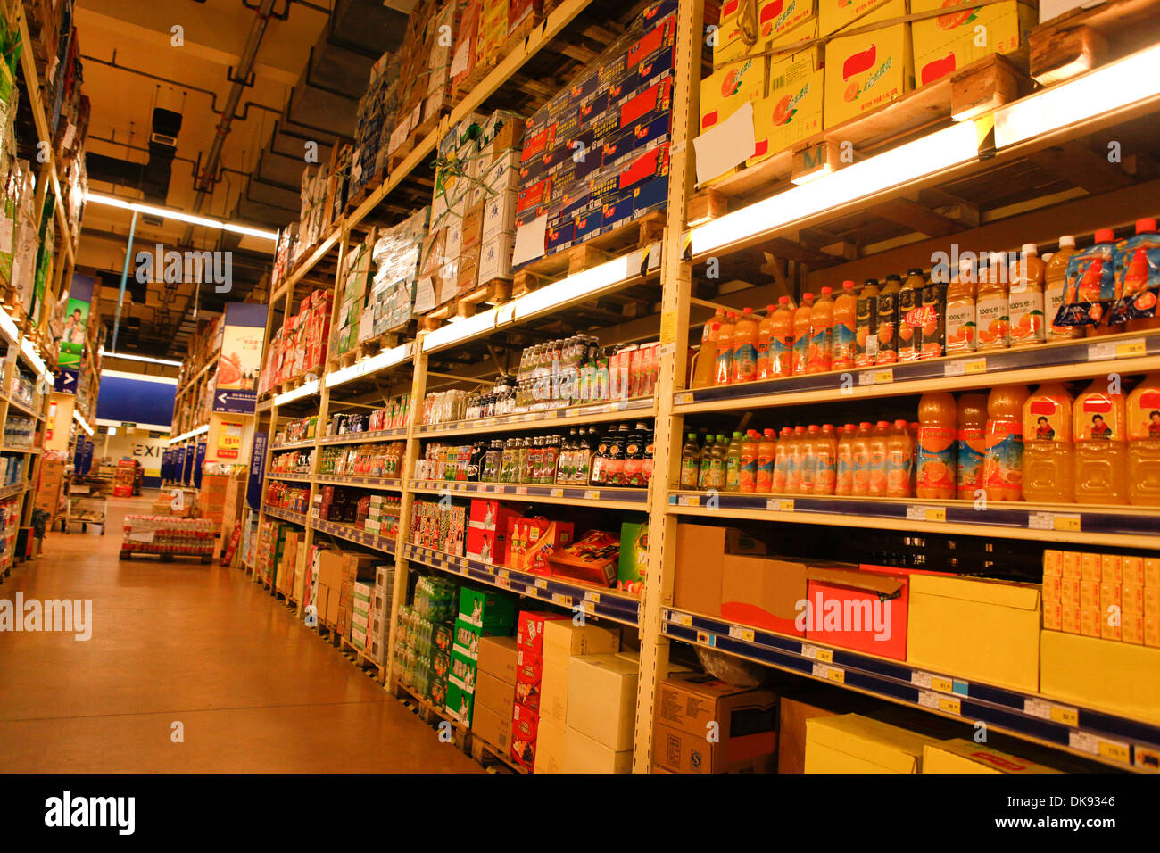 food in supermarket Stock Photo - Alamy