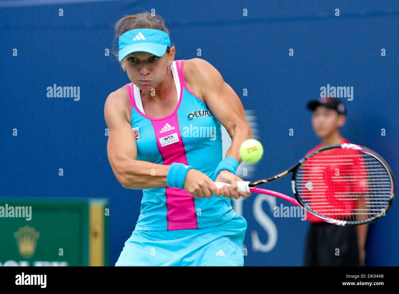 Simona halep serve hi-res stock photography and images - Alamy