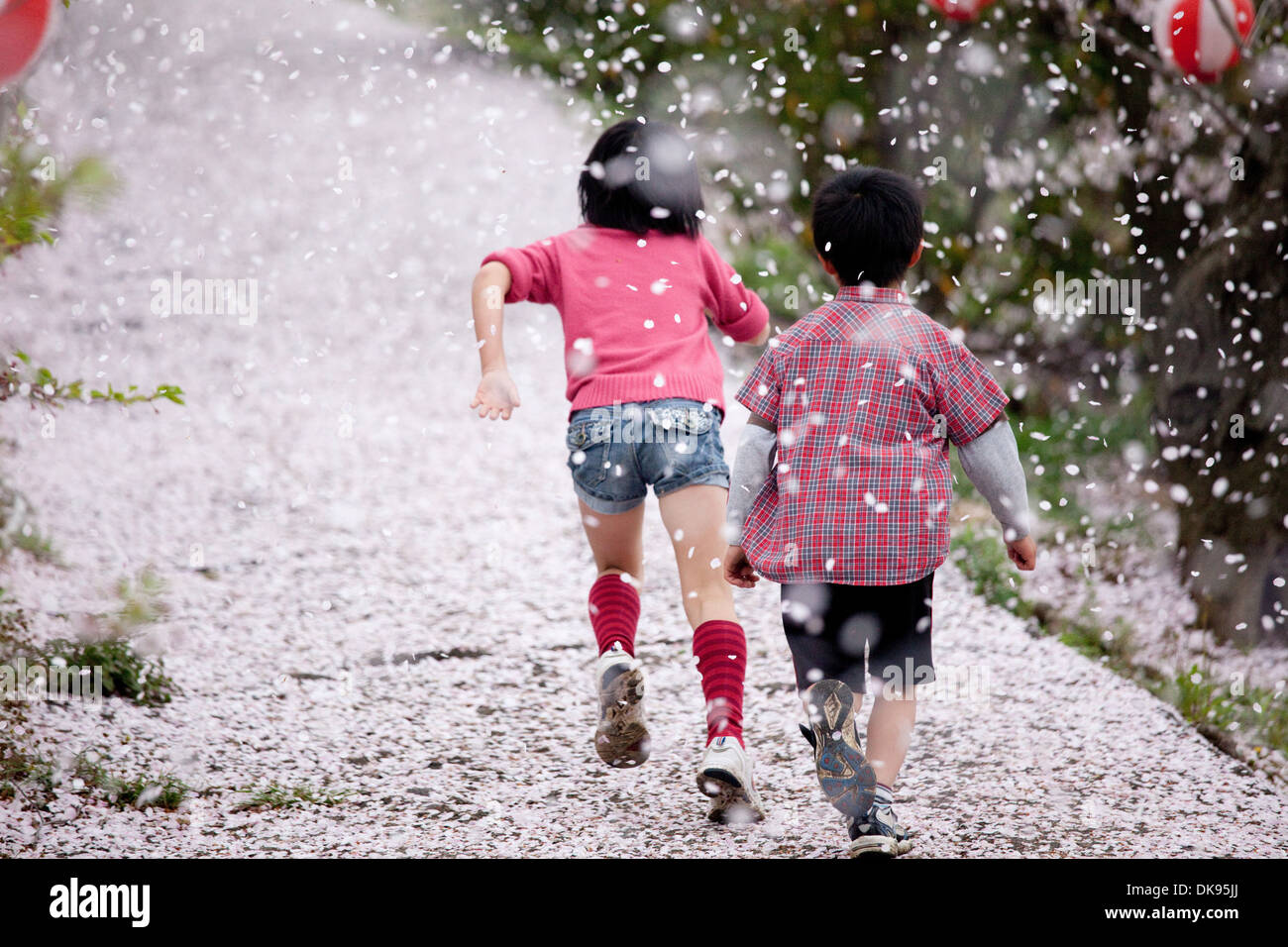 Japanese kids in the countryside Stock Photo - Alamy