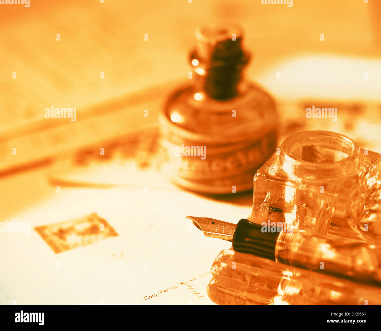 Ink pot and pen hi-res stock photography and images - Alamy