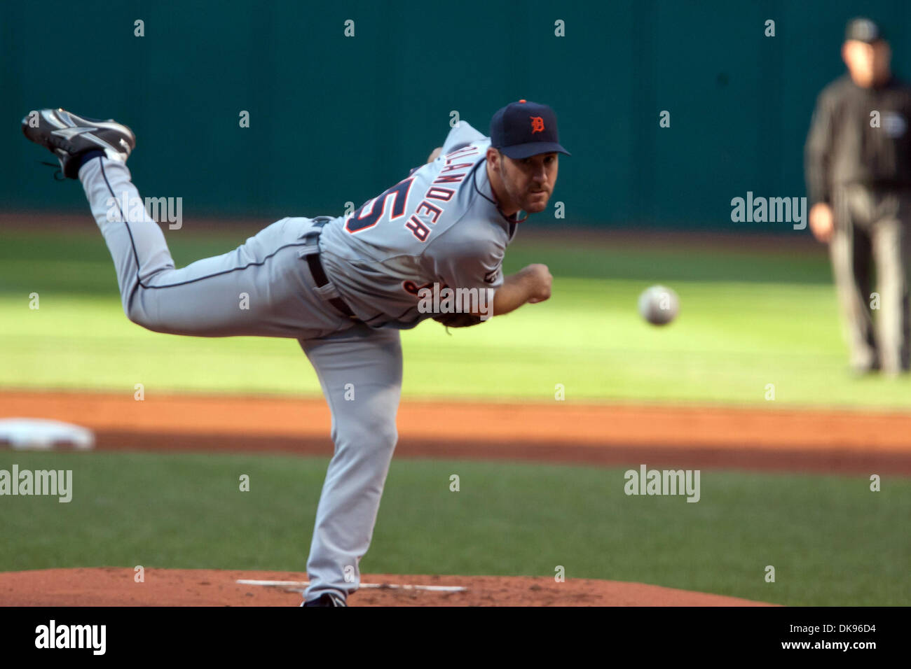 Aug. 11, 2011 - Cleveland, Ohio, U.S - Detroit starting pitcher Justin ...