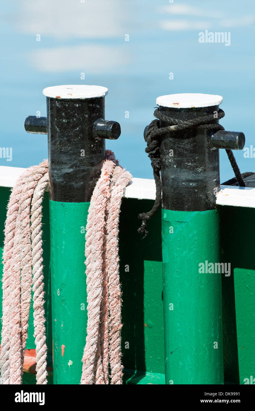 Worn out rope hi-res stock photography and images - Alamy