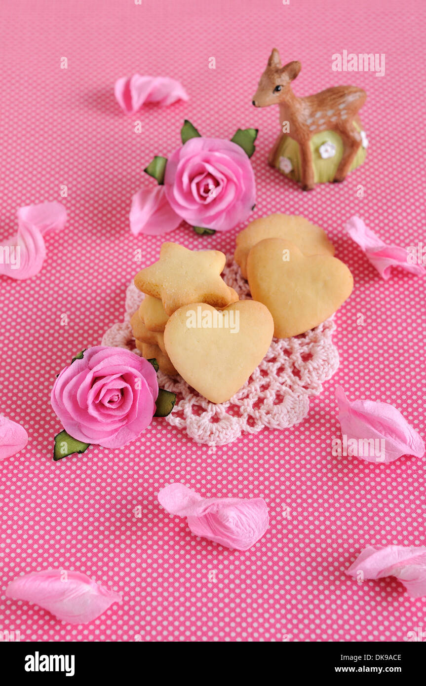 Pink and white biscuits hi-res stock photography and images - Alamy
