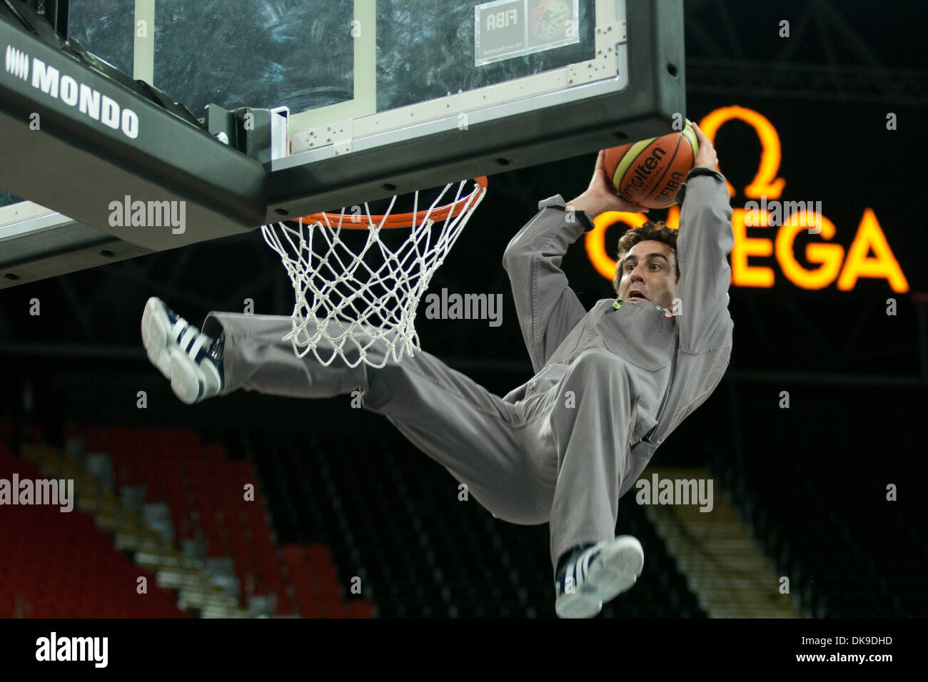 Basketball dunk series hi-res stock photography and images - Alamy