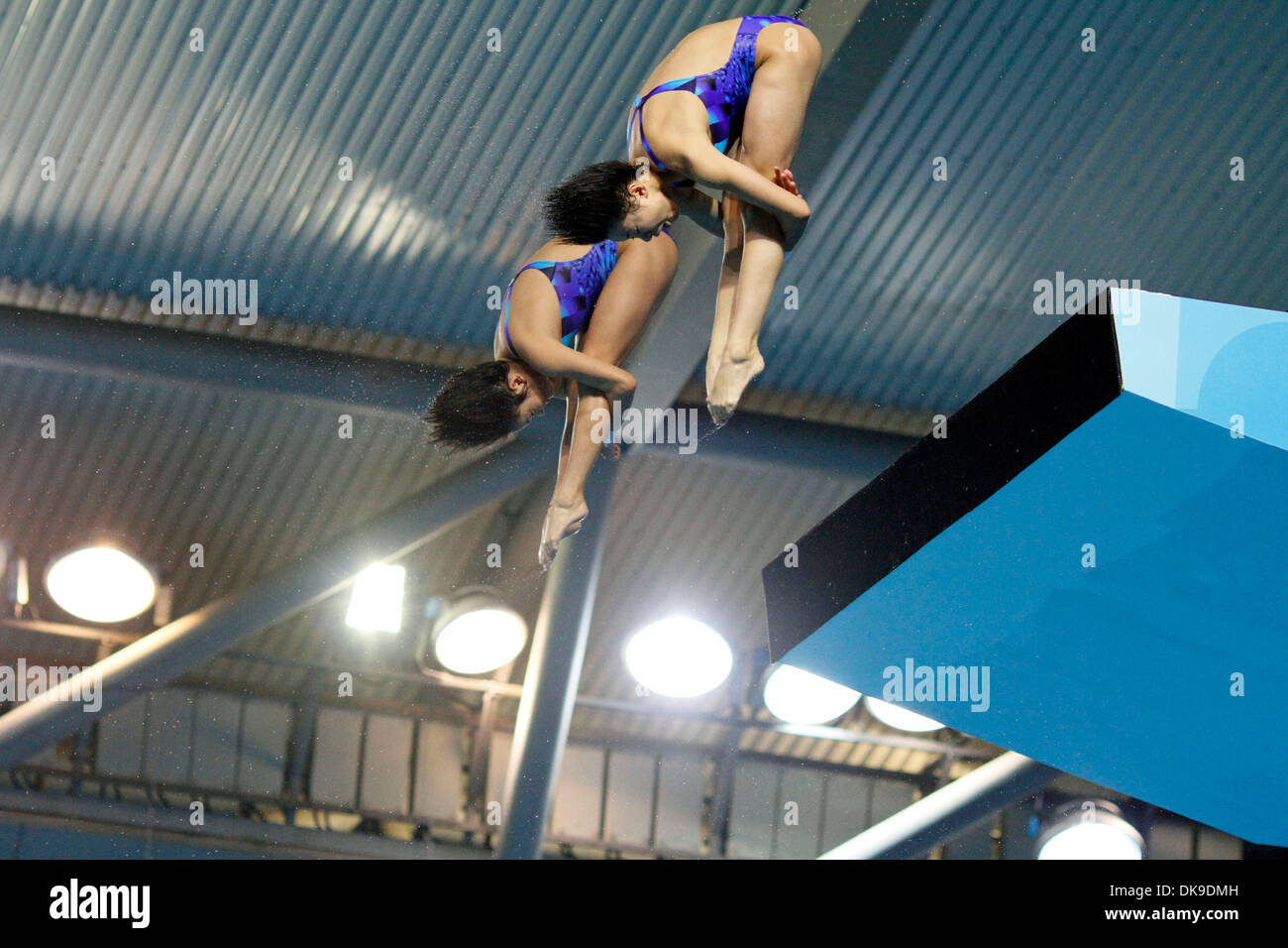 Synchronized diving hi-res stock photography and images - Alamy
