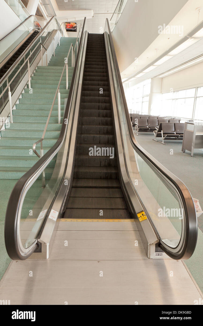 Empty escalator hi-res stock photography and images - Alamy