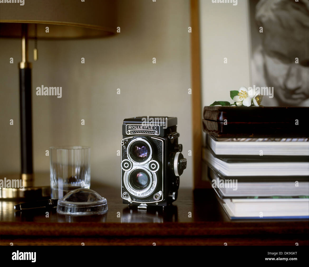 Vintage camera still life hi-res stock photography and images - Alamy