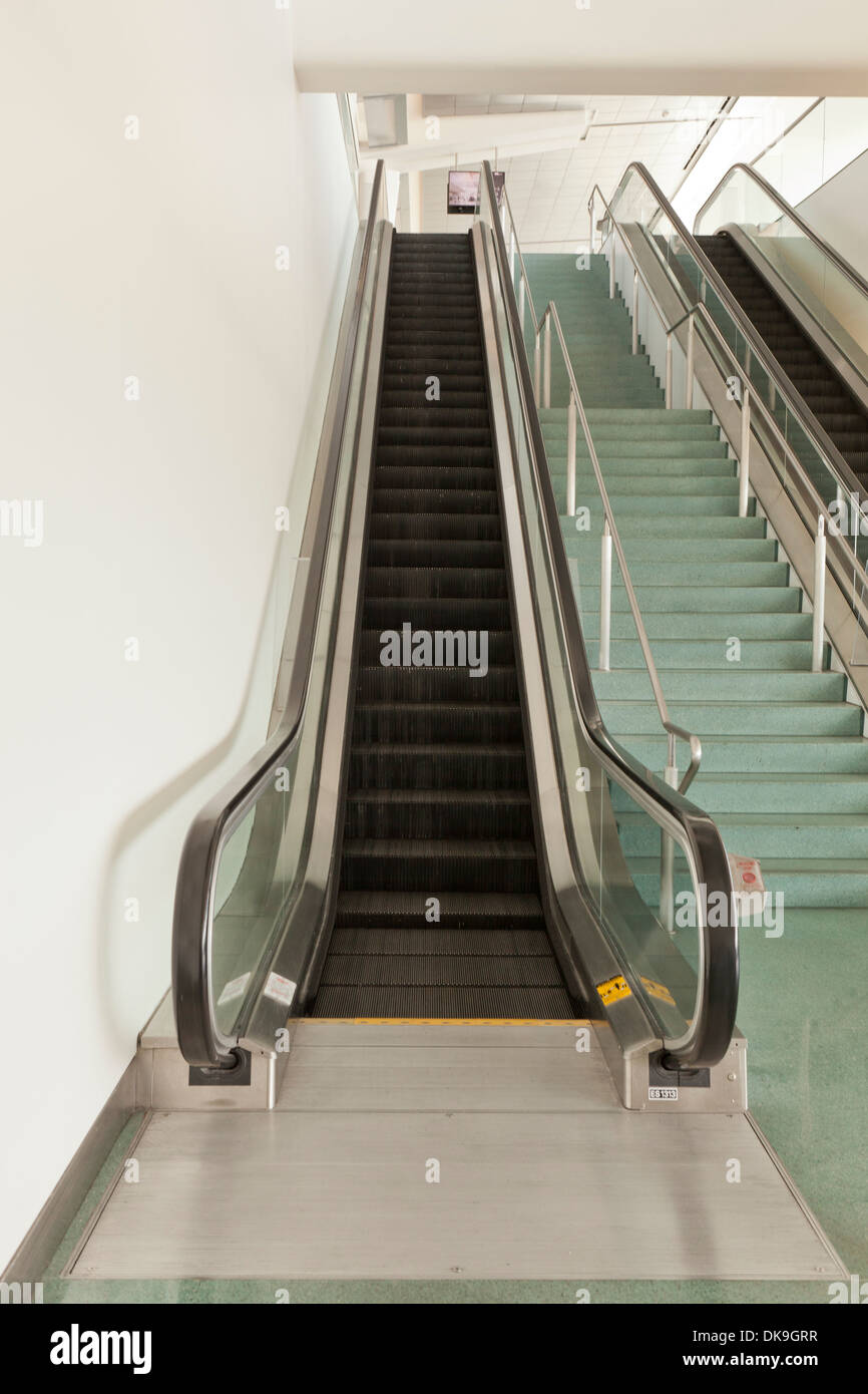 Empty escalators hi-res stock photography and images - Alamy
