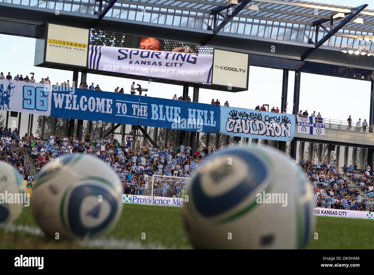 Aug. 21, 2011 - Kansas City, Kansas, U.S - Supporters in the KC ...