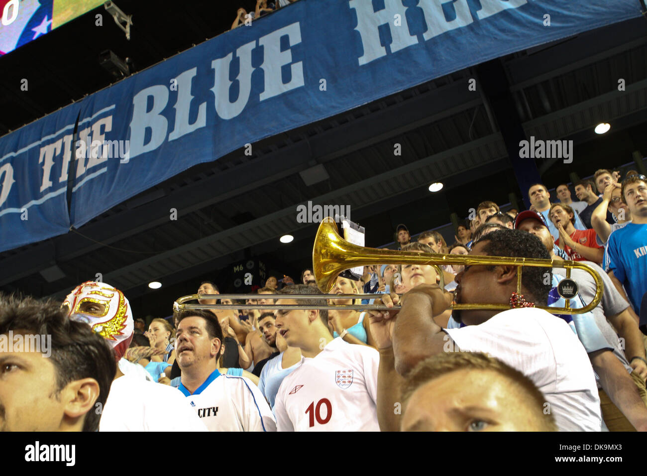 Livestrong band hi-res stock photography and images - Alamy