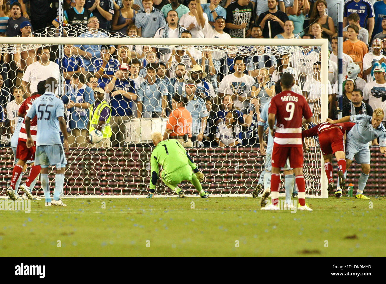 Aug. 27, 2011 - Kansas City, Kansas, U.S - Sporting KC goalkeeper Jimmy ...