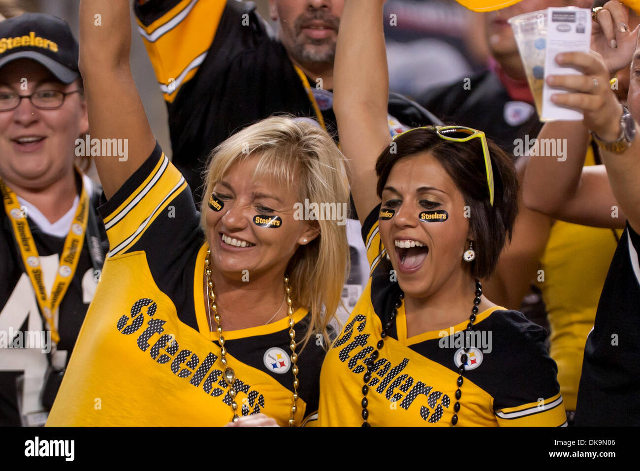 Aug. 27, 2011 - Pittsburgh, Pennsylvania, U.S - Pittsburgh fans cheer ...