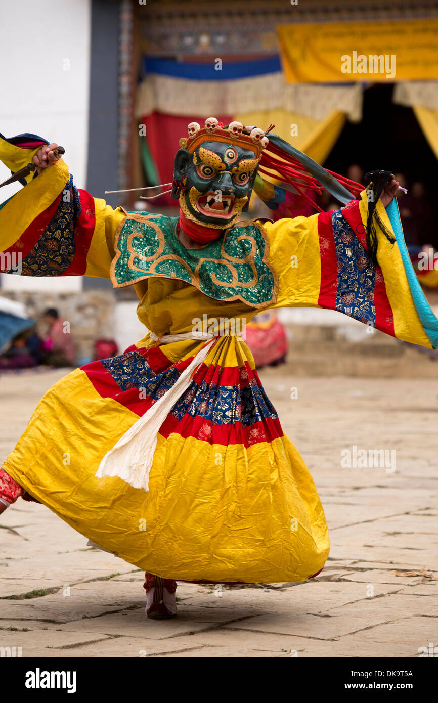 Bhutan, Phobjika, Gangte Goemba Tsechu, festival dancers in courtyard Stock Photo - Alamy