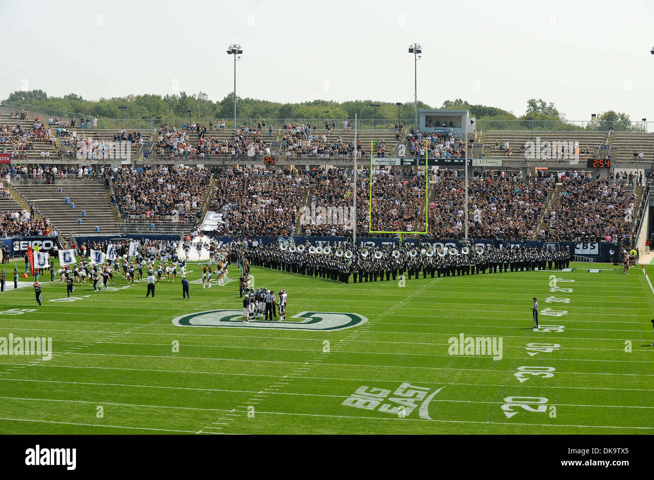 Uconn cheerleaders hi-res stock photography and images - Alamy