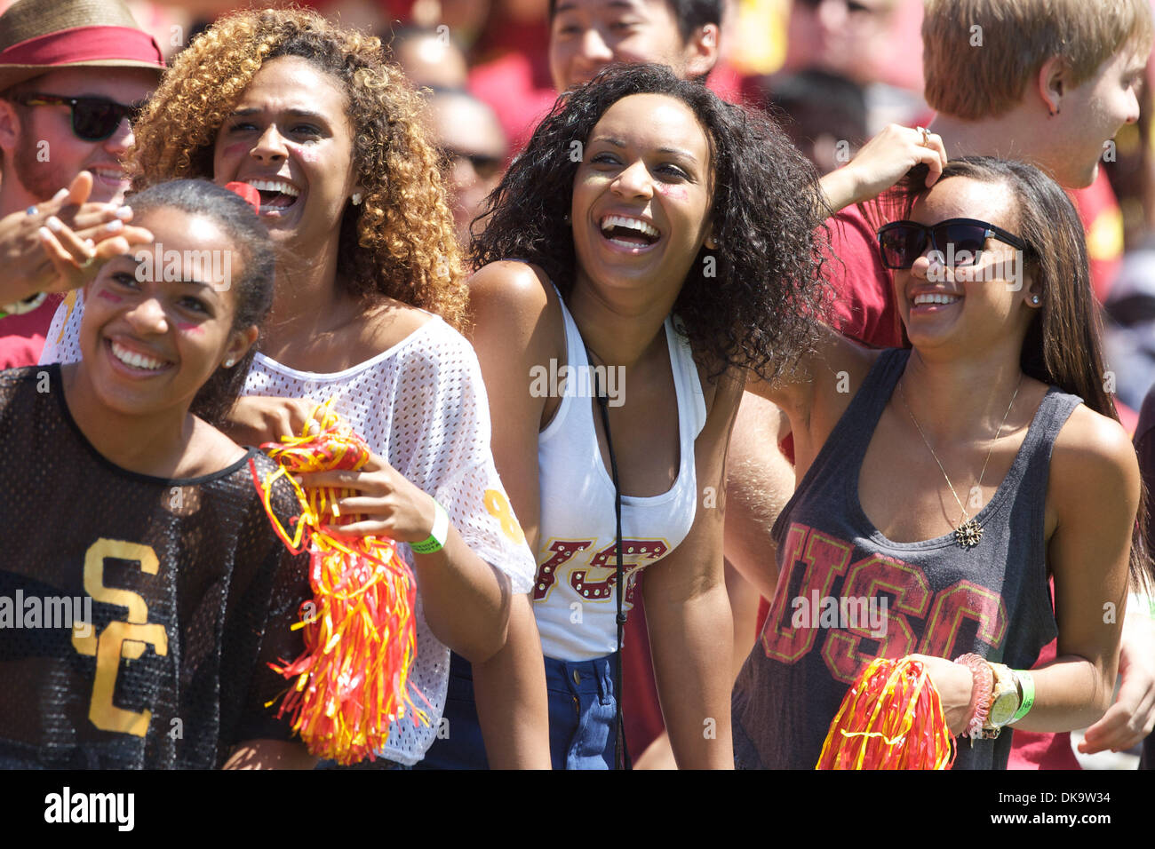 Los angeles memorial coliseum usc fans hi-res stock photography and ...