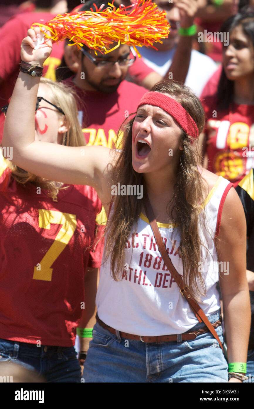 Los angeles memorial coliseum usc fans hi-res stock photography and ...