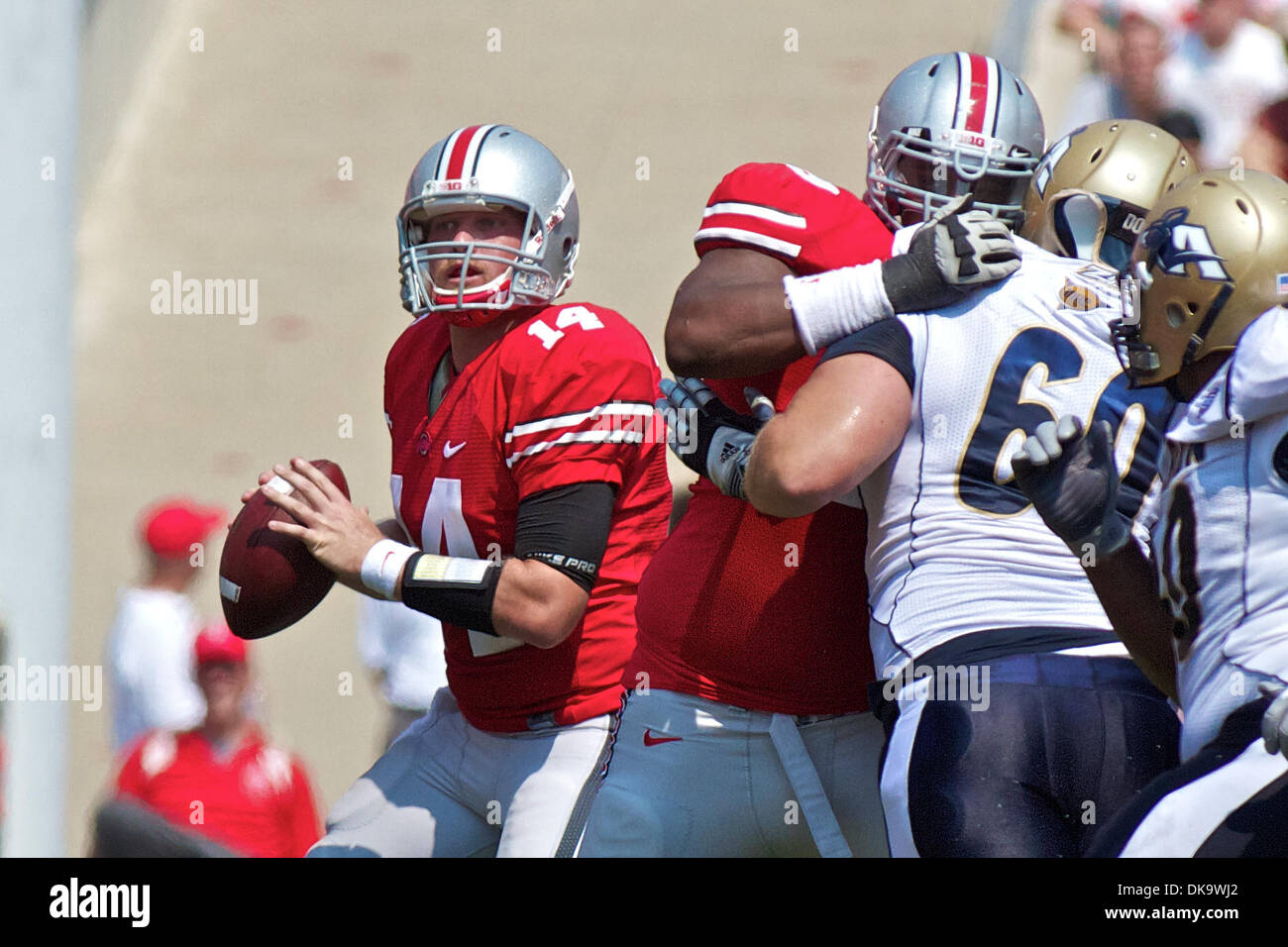 Ohio state university offensive tackle hi-res stock photography and ...