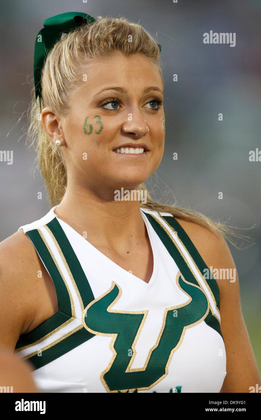 Usf cheerleader hi-res stock photography and images - Alamy