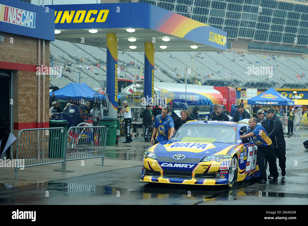 Pre race checks hi-res stock photography and images - Alamy