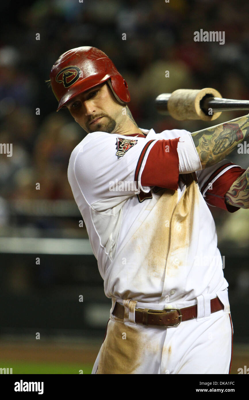 Sept. 8, 2011 - Phoenix, Arizona, U.S. - Ryan Roberts 3b (14) warms up ...