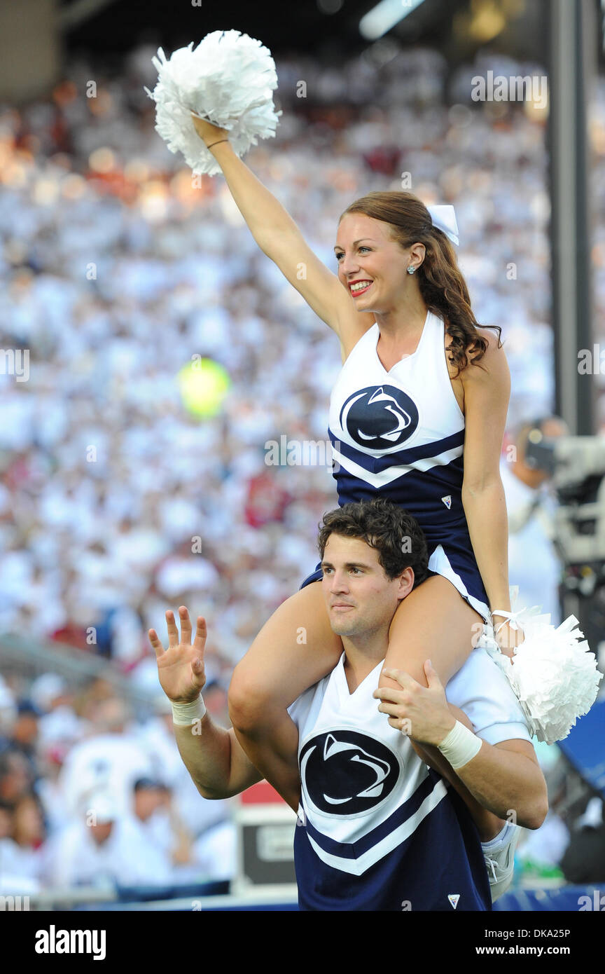 Penn state cheerleaders hi-res stock photography and images - Alamy