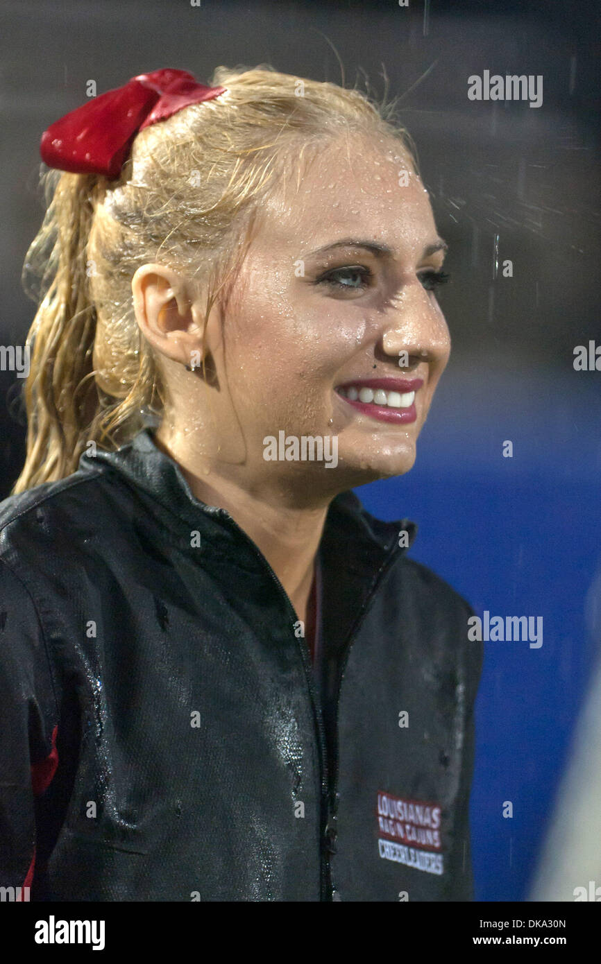 Cheerleader in rain hi-res stock photography and images - Alamy